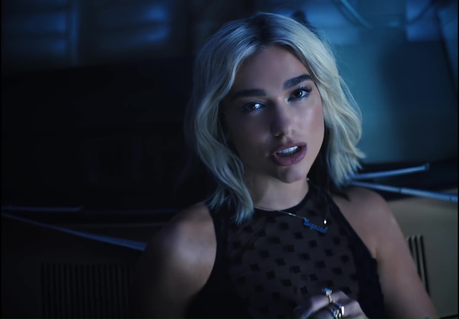 Dua Lipa dévoile enfin le clip de son single « Levitating » - Wiki-dragon Dua Lipa dévoile enfin le clip de son single « Levitating » - Wiki-dragon