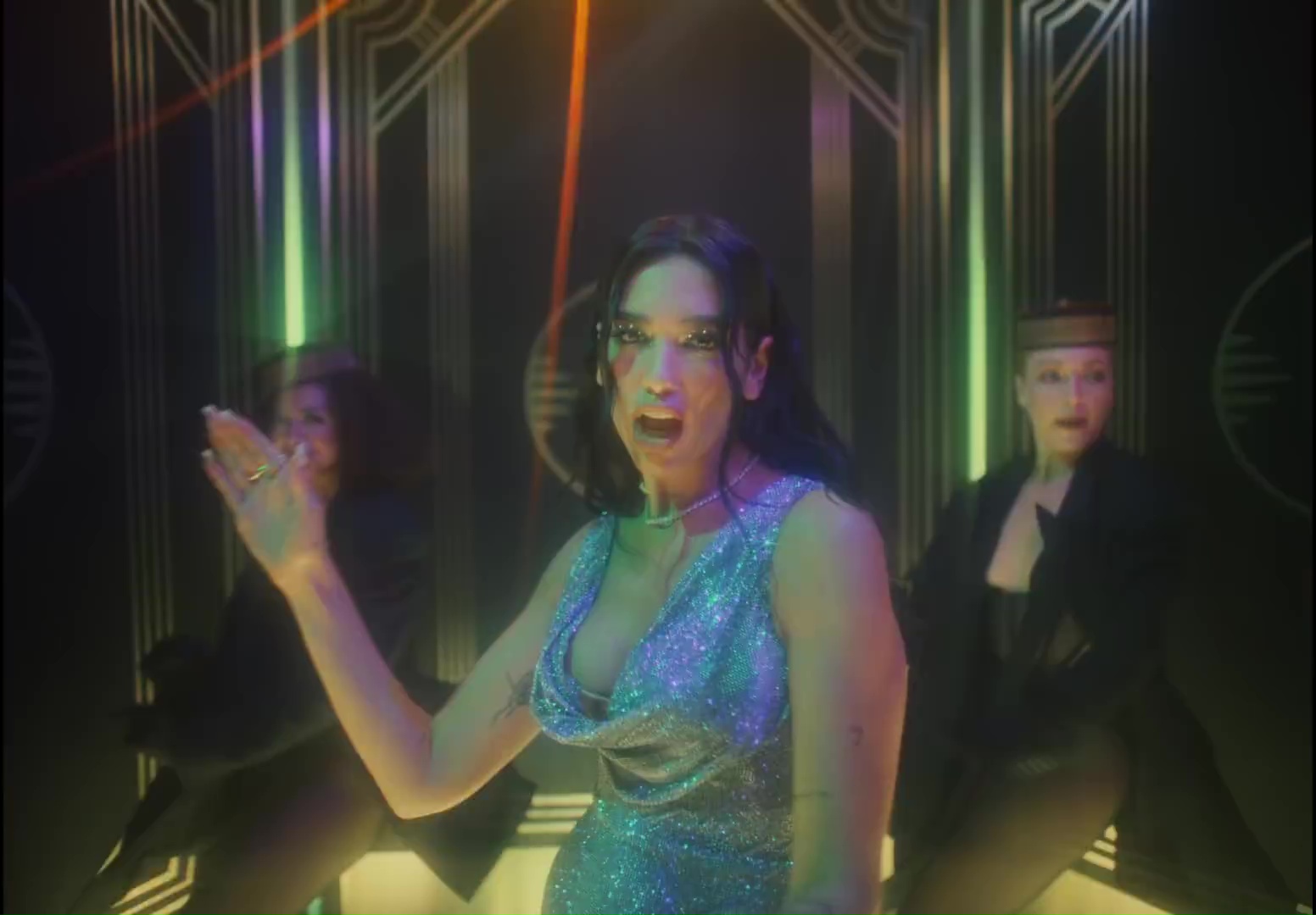 Dua Lipa dévoile enfin le clip de son single « Levitating » - Wiki-dragon Dua Lipa dévoile enfin le clip de son single « Levitating » - Wiki-dragon